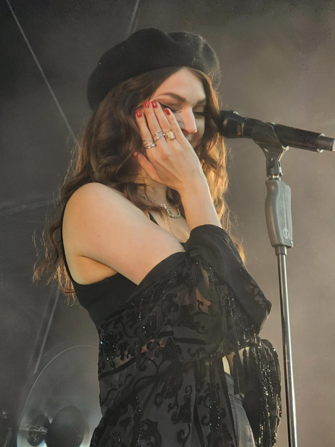 Behm pani Helsingin-kotinsa myyntiin – tällainen Alppilan asunto on ...