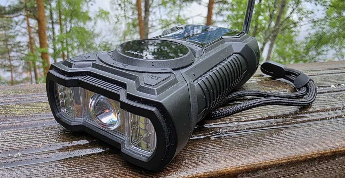 Testissä selviytyjän tehopakkaus Sandberg Survivor Radio All‑in‑1 5000 ...
